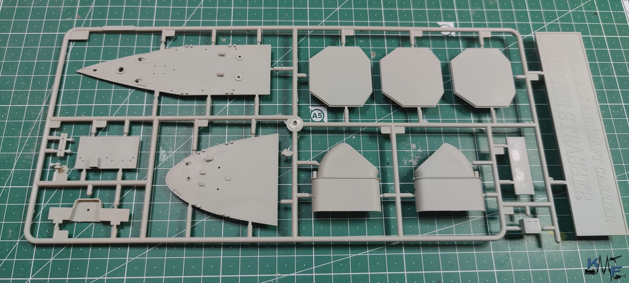 German Navy Aircraft Carrier DKM Peter Strasser - Bausatzvorstellung ...