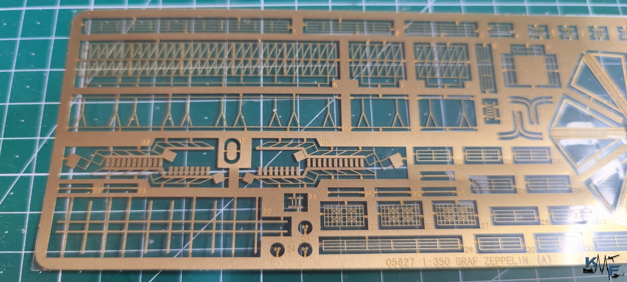 German Navy Aircraft Carrier DKM Peter Strasser - Bausatzvorstellung ...